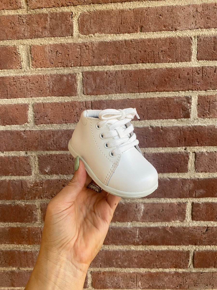 Stride Rite SRT Elliot - White – Trotters Children's Shoes